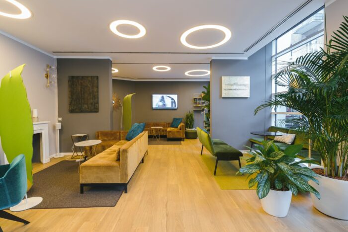 8 Must-Have Tips To Design Your Waiting Room Like A Pro