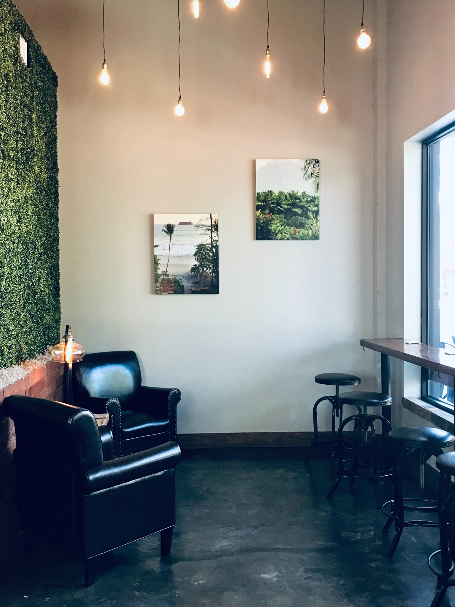 8 Must-Have Tips To Design Your Waiting Room Like A Pro